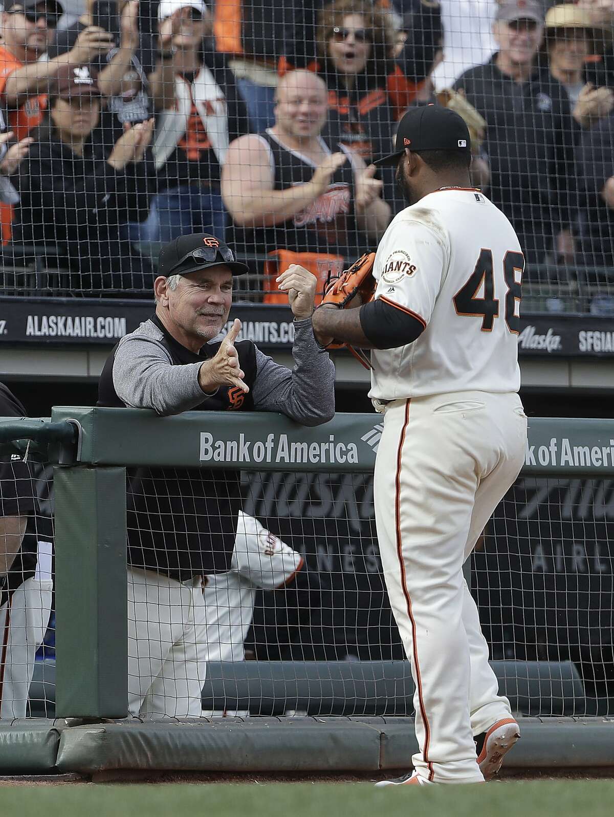 Giants’ Pablo Sandoval gets to pitch against Dodgers ... and flat-out ...