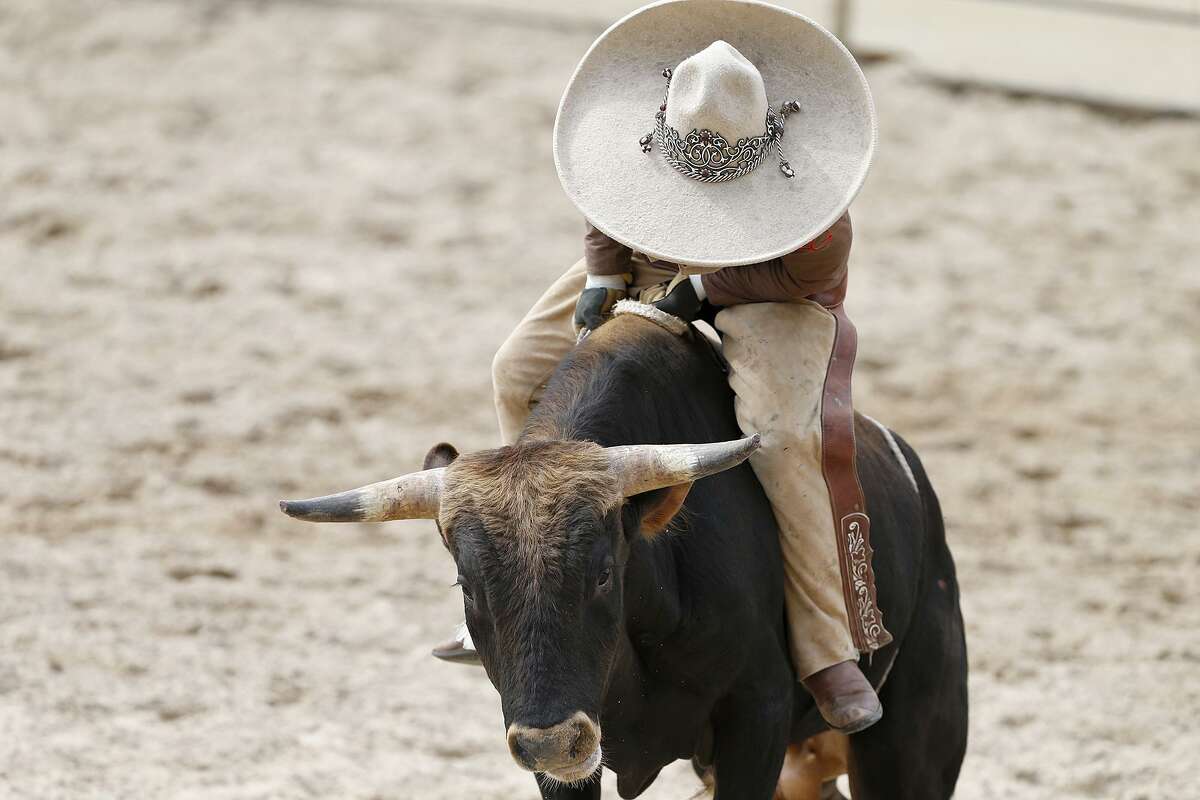 Charros and escaramuzas excite crowd at fan-favorite Fiesta Charreada