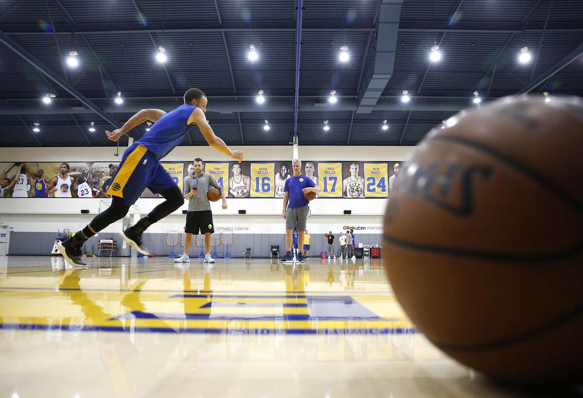 Warriors’ Stephen Curry officially cleared to return for Game 2 vs ...