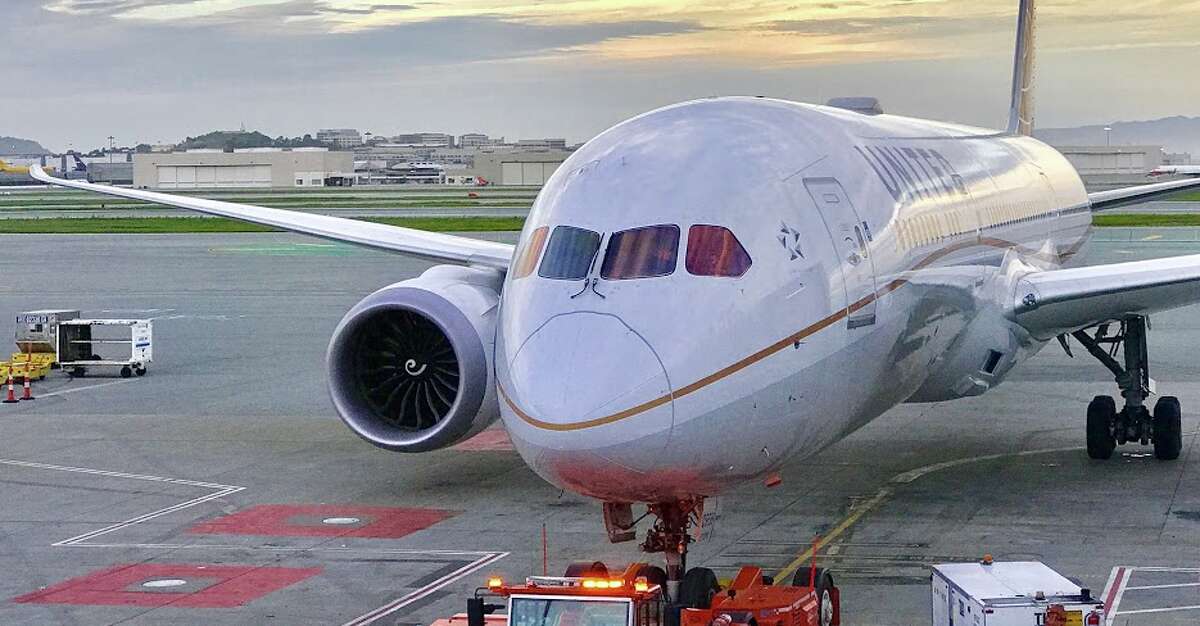 Planespotting: Boeing 787 Dreamliner vs Airbus A350