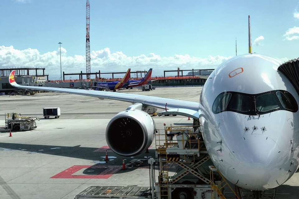 Planespotting: Boeing 787 Dreamliner vs Airbus A350