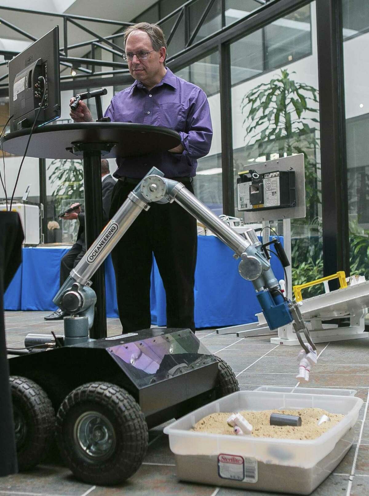 Culberson urges NASA contractors to press forward