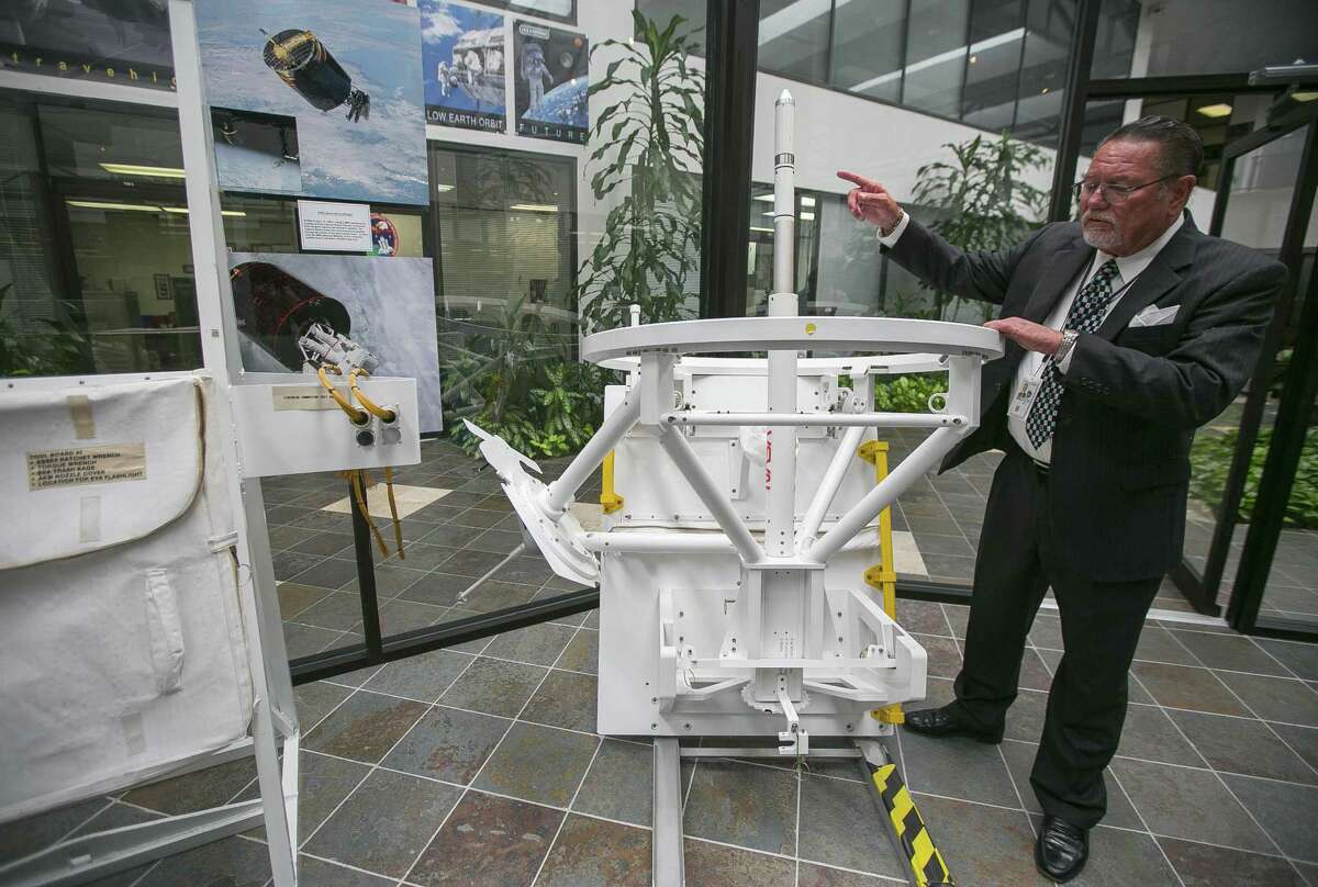 Culberson urges NASA contractors to press forward