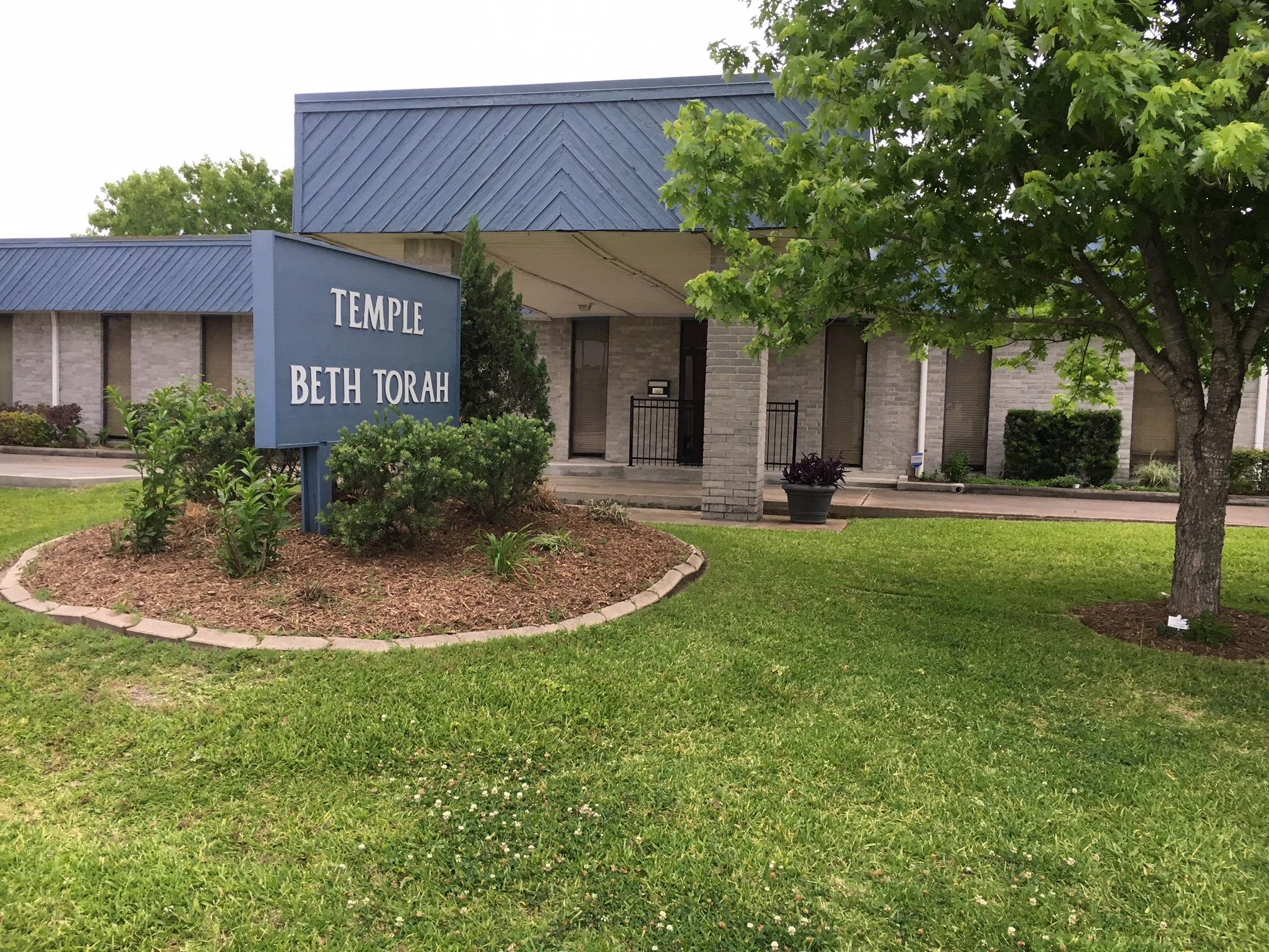 Small synagogue in Humble gets something its rabbi was not expecting at ...