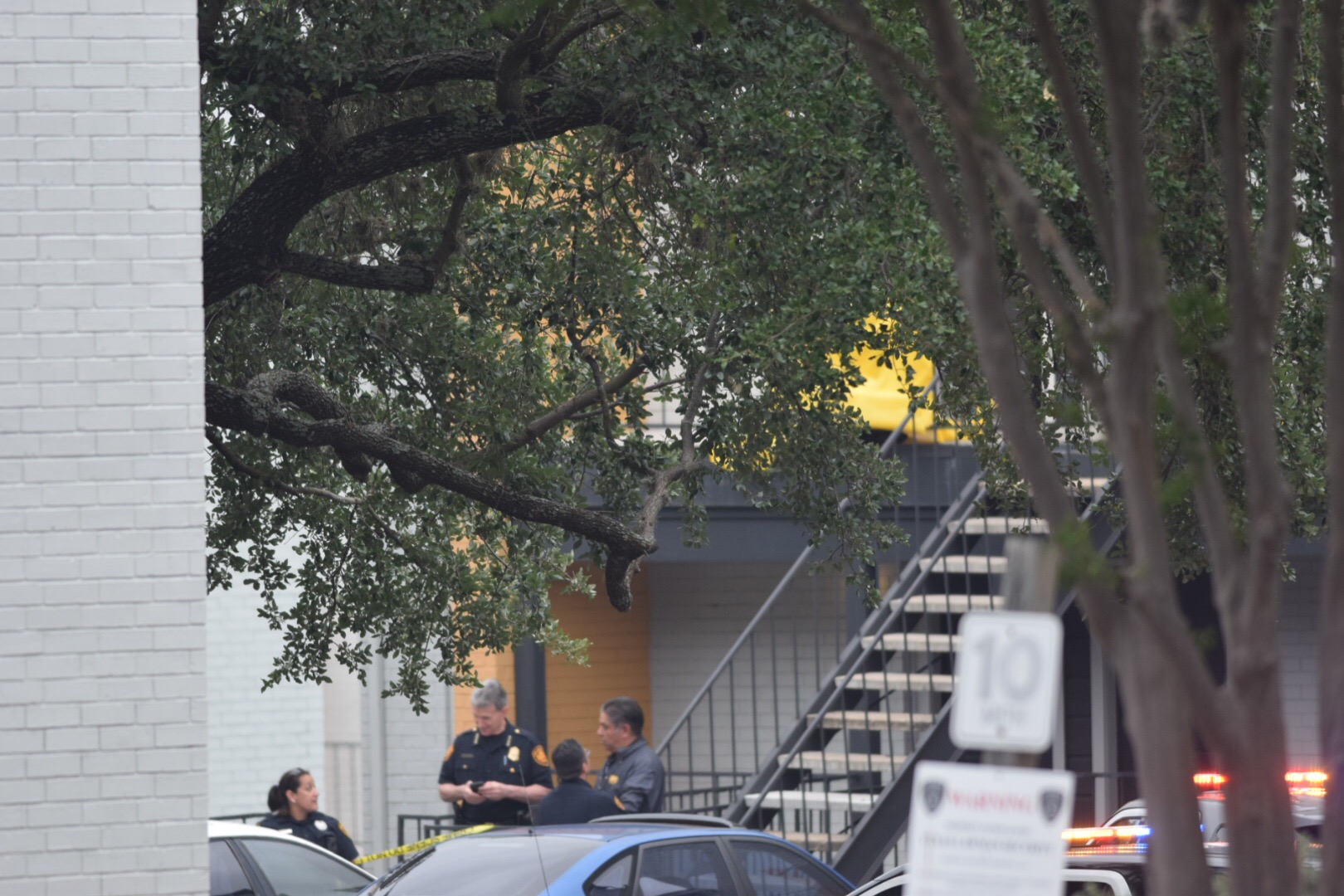 1 dead in shooting at Northwest Side apartments