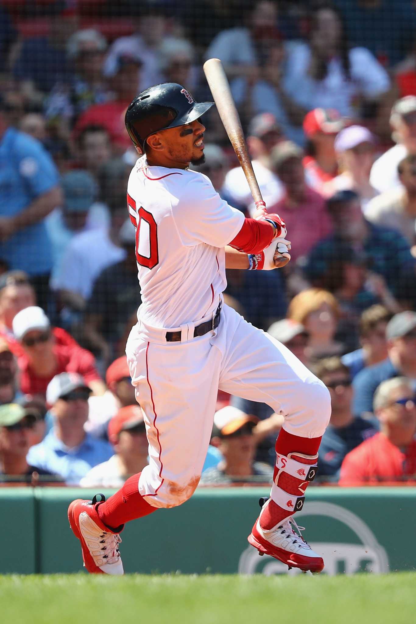 Betts' 3-homer day carries Red Sox
