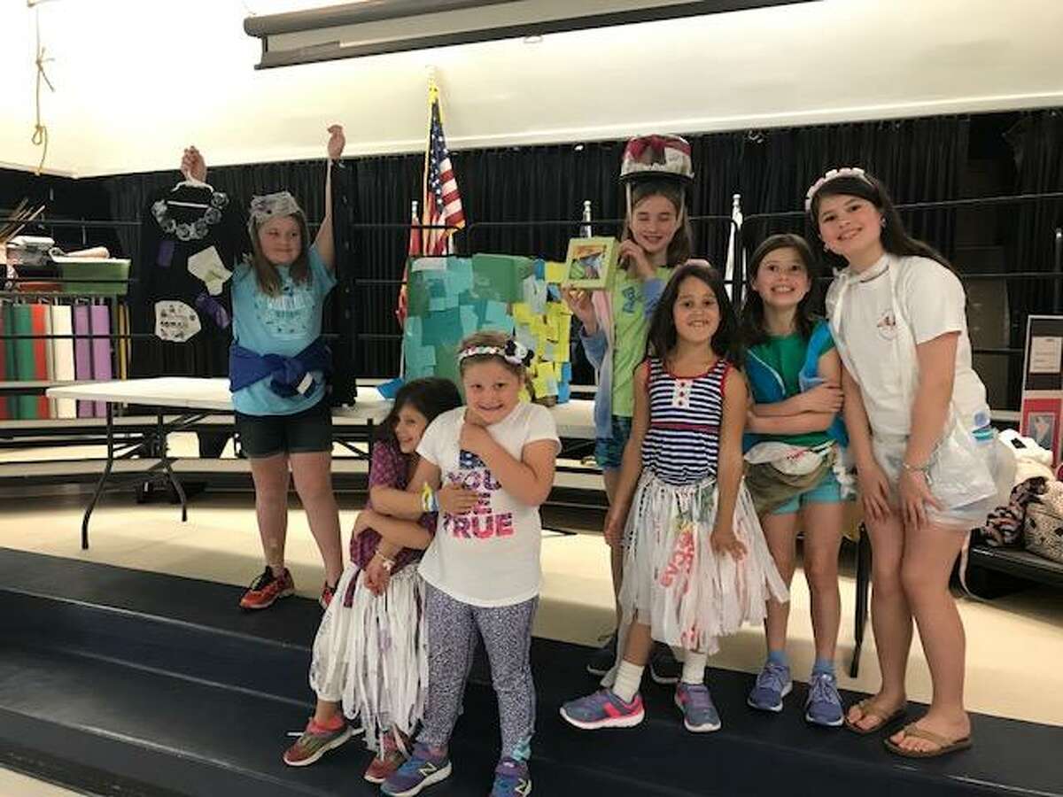 In Pictures / Darien students celebrate Earth Day