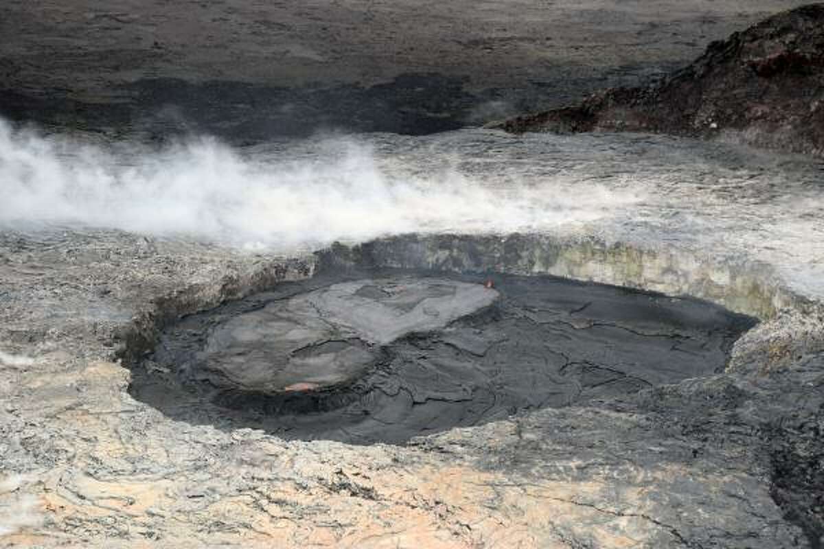Before and after images show fiery path of Kilauea volcano