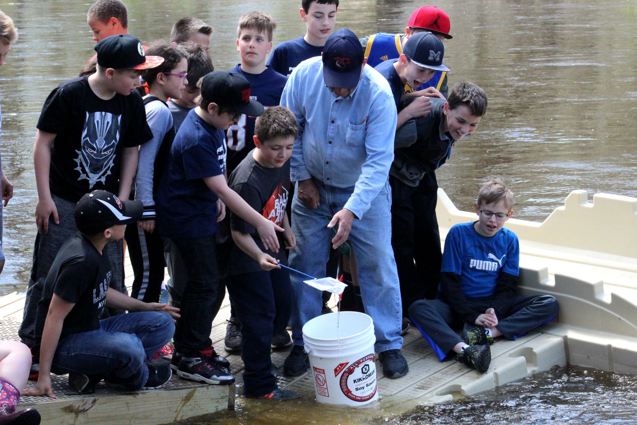 Pine River students raise salmon in classroom