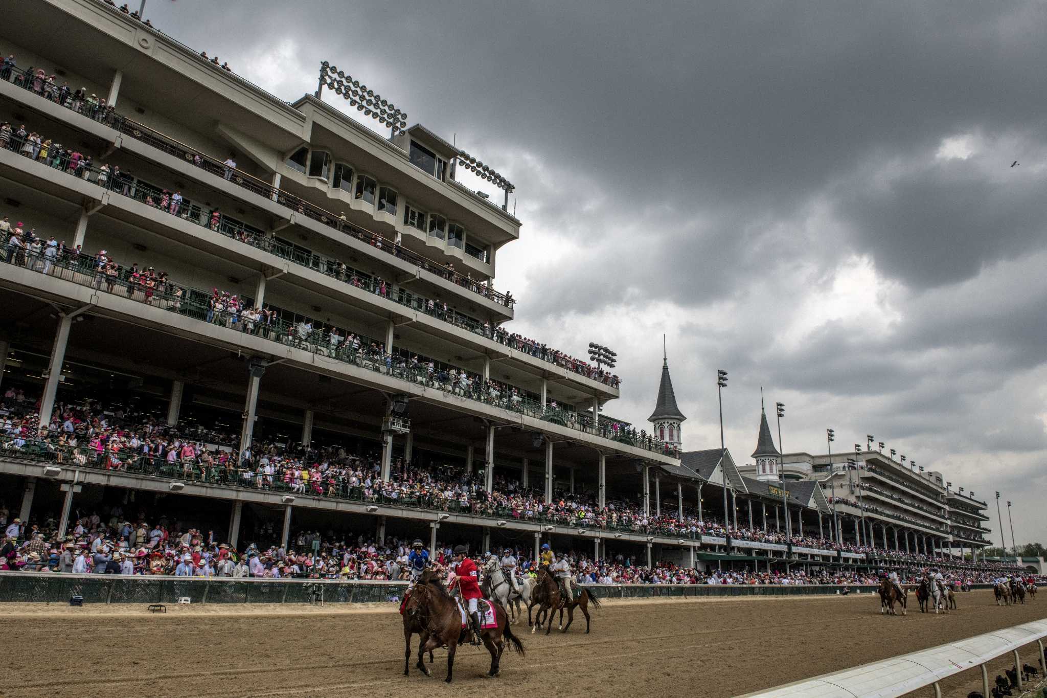 Photos: Kentucky Oaks Day