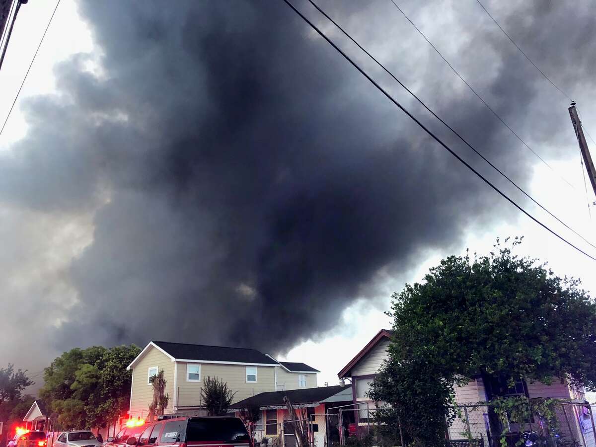 Firefighters battle 3-alarm warehouse fire in Houston’s East End