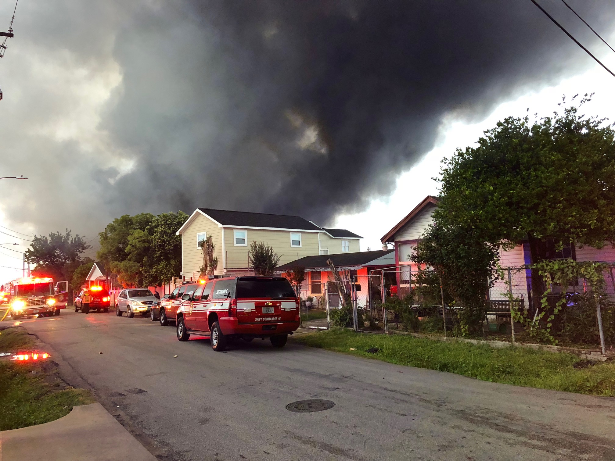 Firefighters battling 3-alarm warehouse fire in Houston’s East End ...