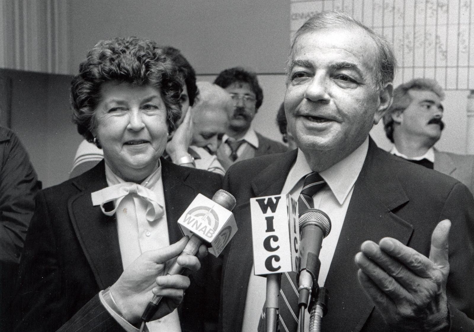 Wife of former Bridgeport mayor dies