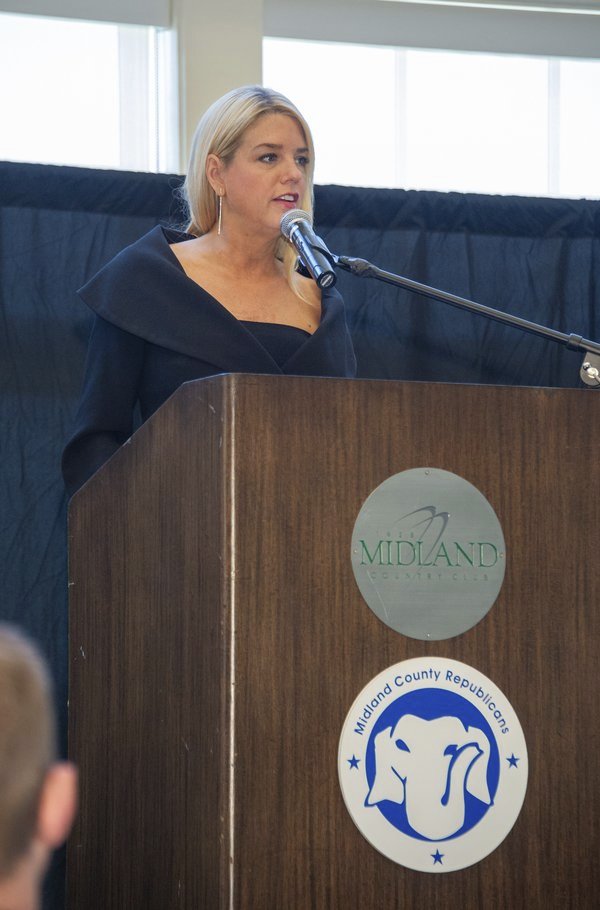 Florida AG speaks at Republican breakfast