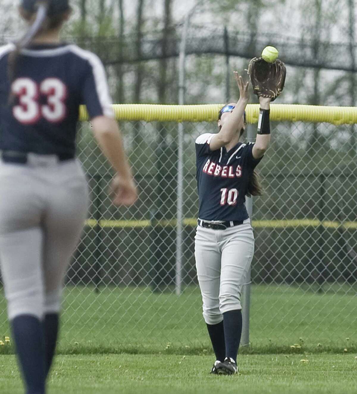 Softball: Brookfield keeps rolling with win over New Fairfield