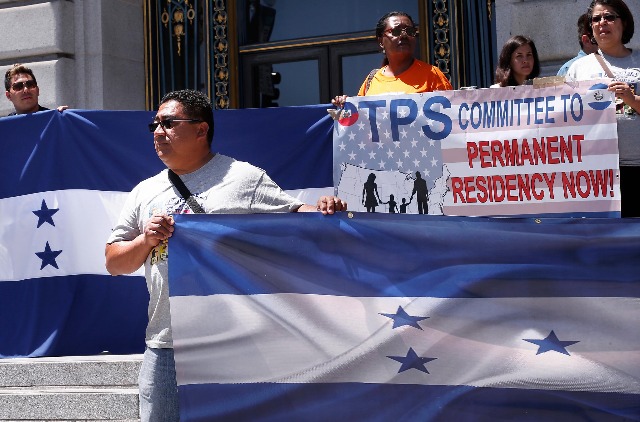 Judge allows immigrants with protected status to sue Trump administration
