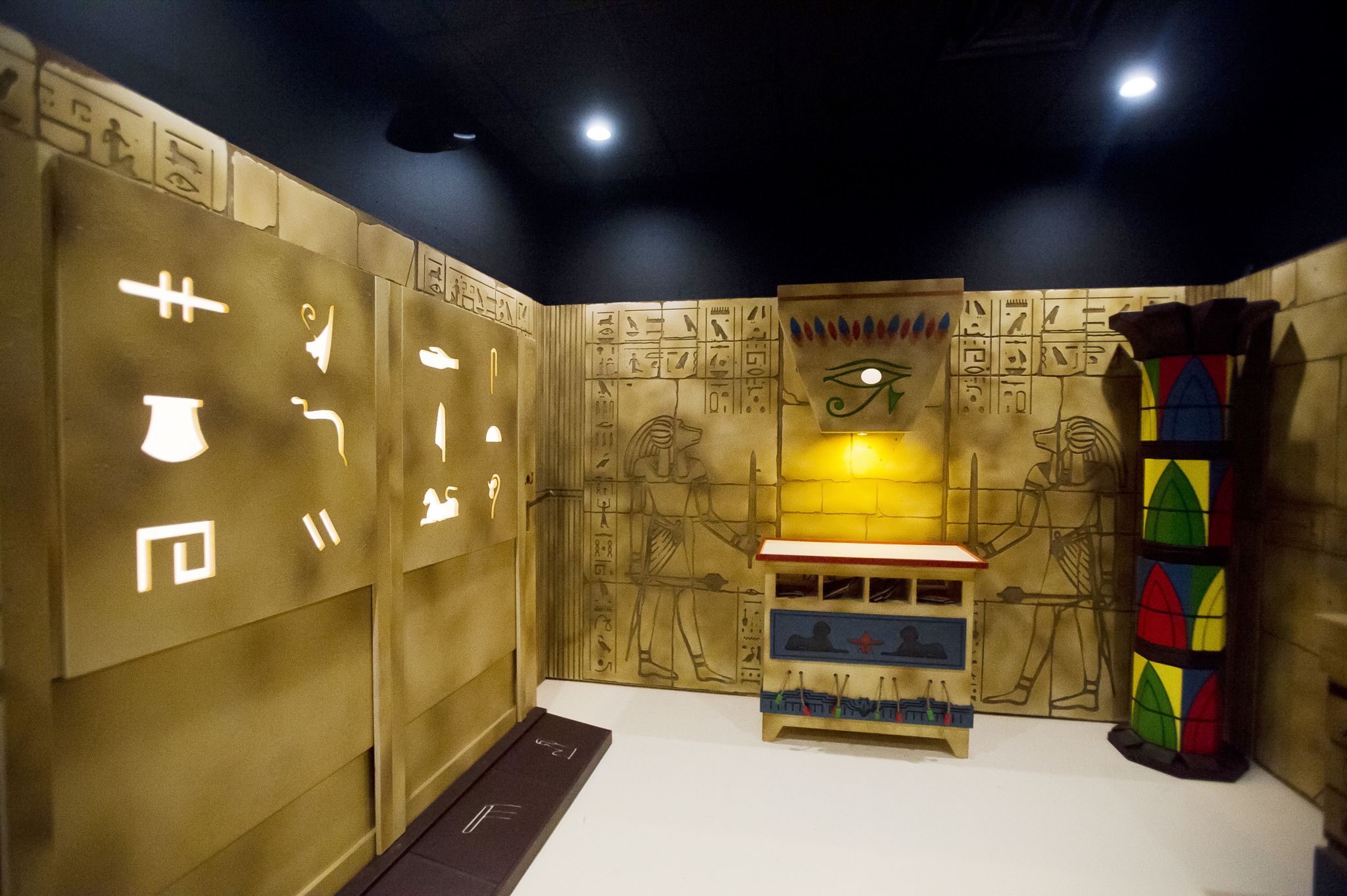 Escape rooms and virtual reality gaming at Valley Lanes Family ...