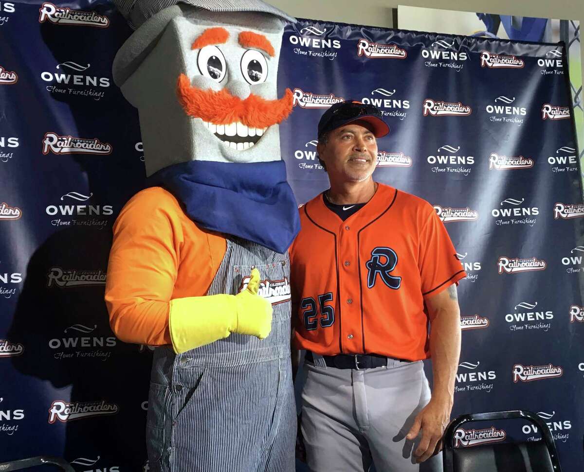 Rafael Palmeiro signs with independent team at age 53 with his son