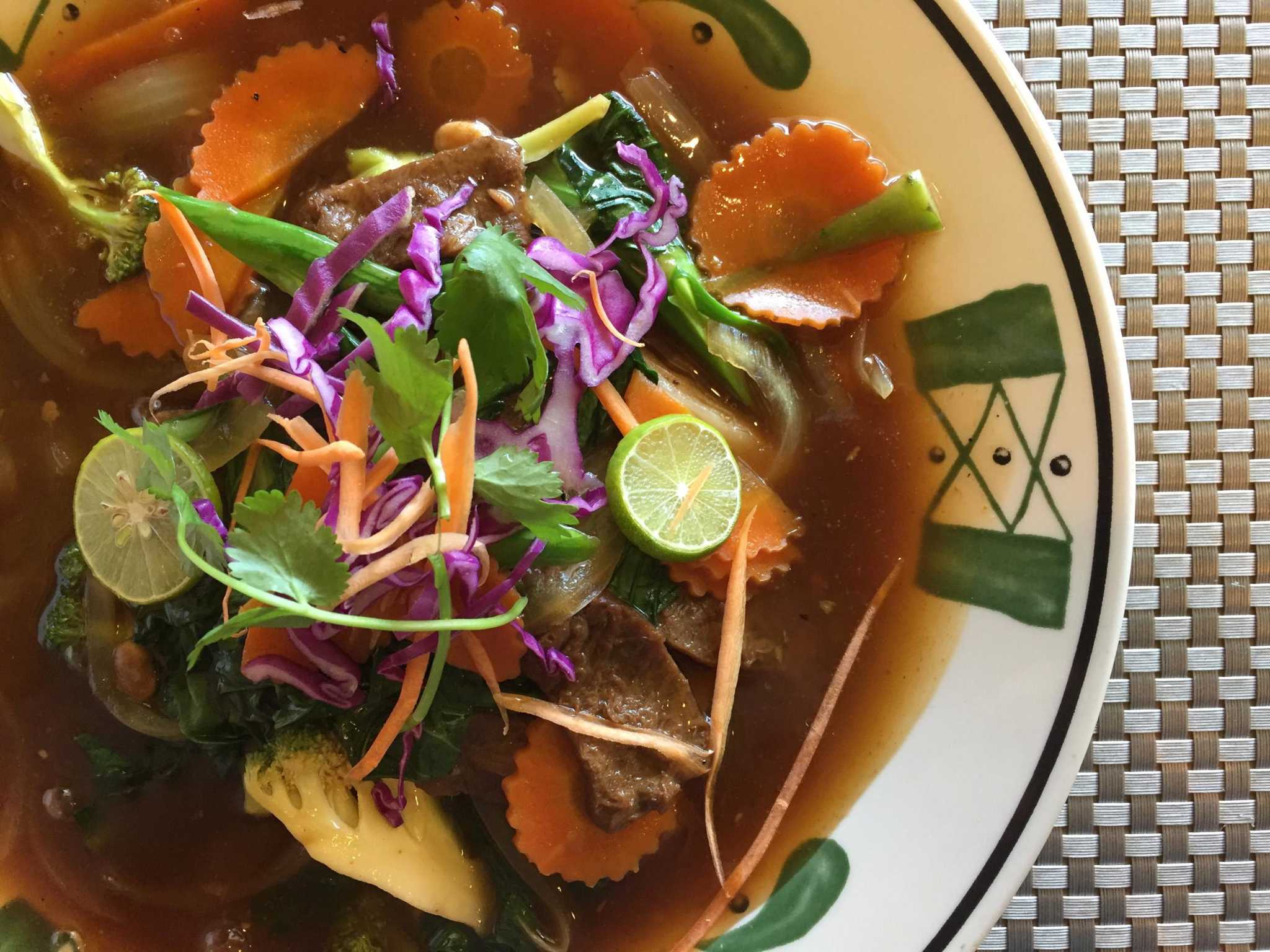 Review: Thai Vegan serves OK Thai, terrific vegan options on the North Side