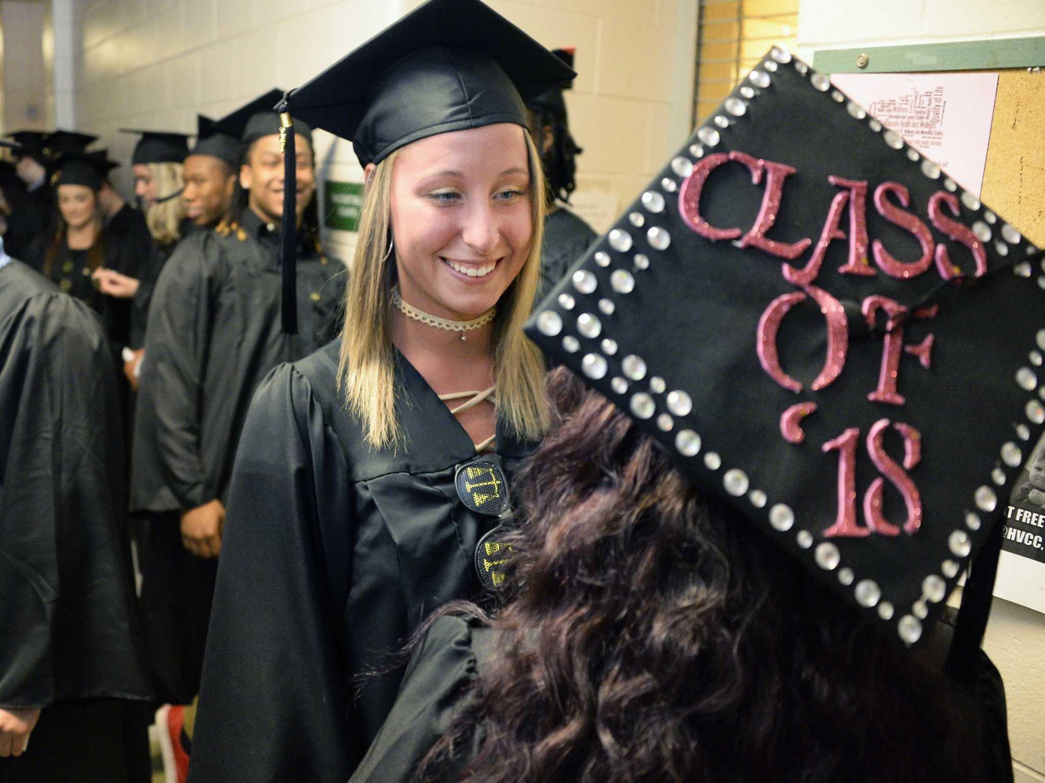 Study: Too few TAP-eligible college students in N.Y. graduate on time