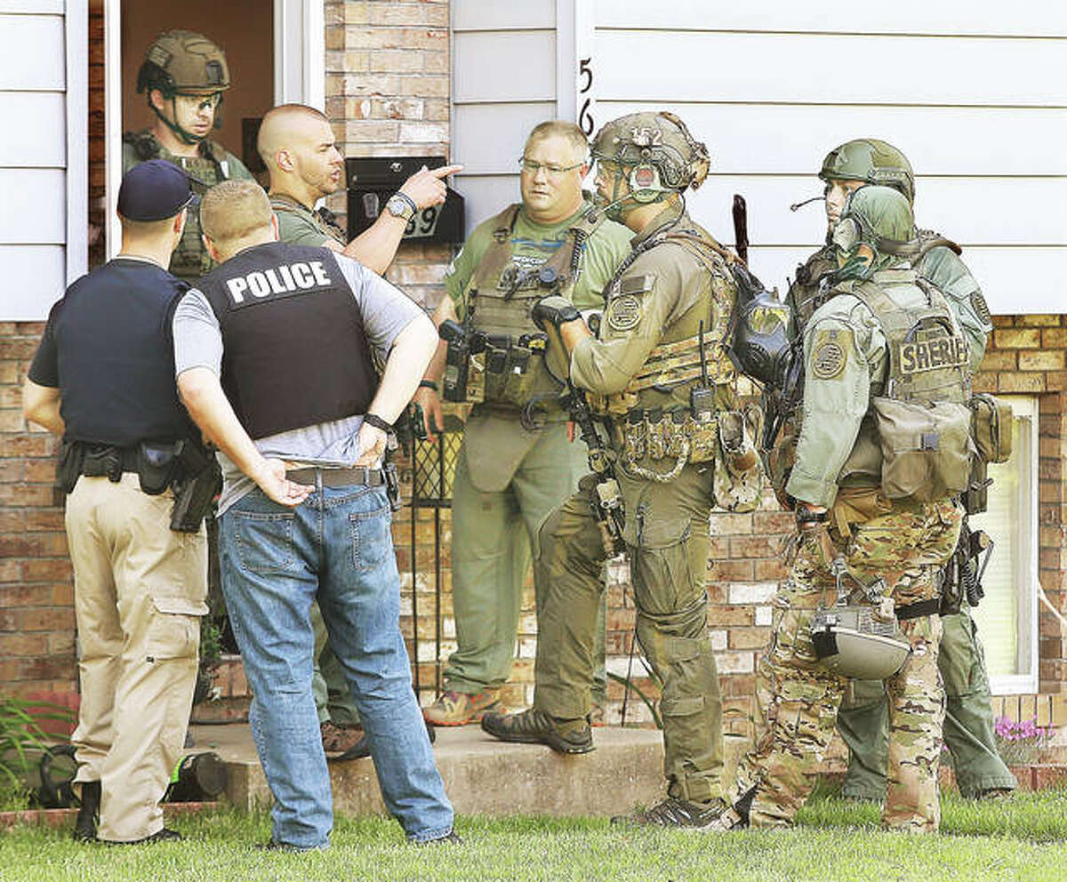 Wood River police, ILEAS team execute drug raid on George Street
