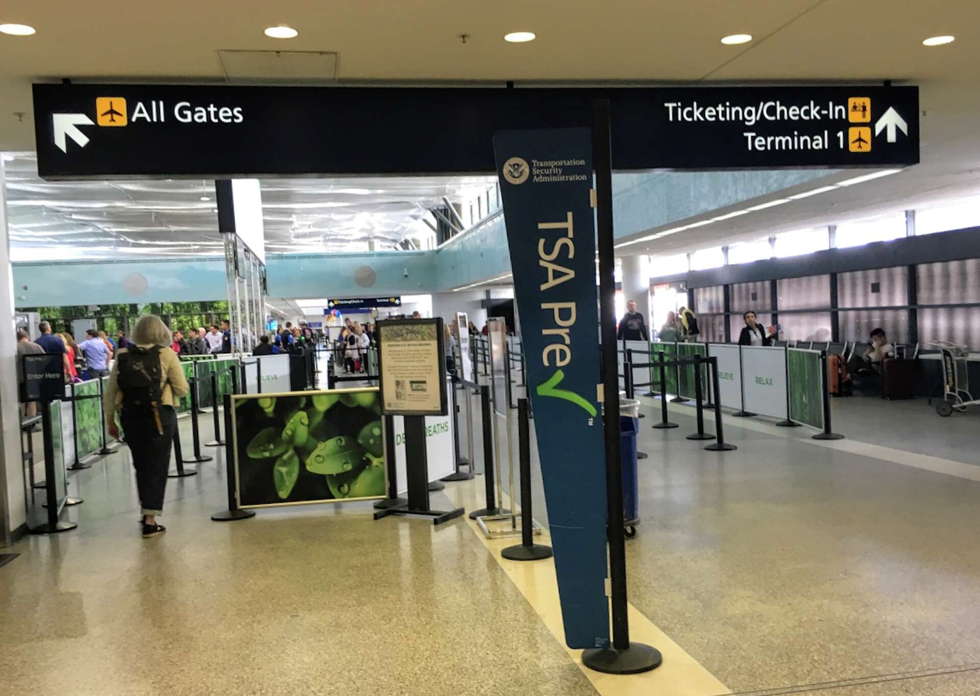 United offers free or discounted CLEAR fast-lane memberships