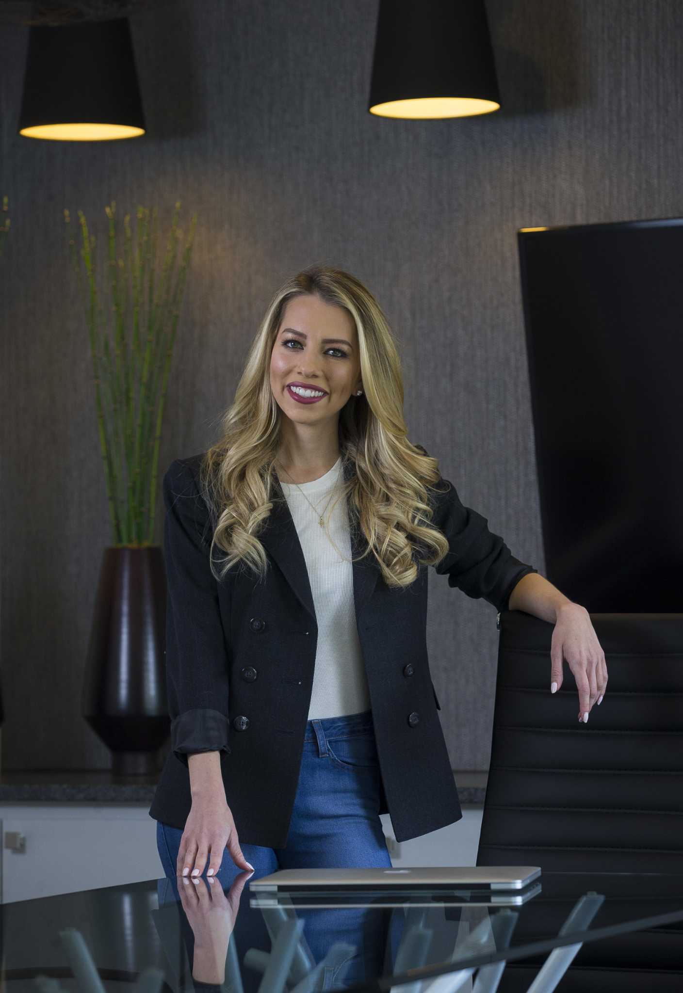 Q&A: Houston sportscaster Lindsay McCormick gets down to business ...