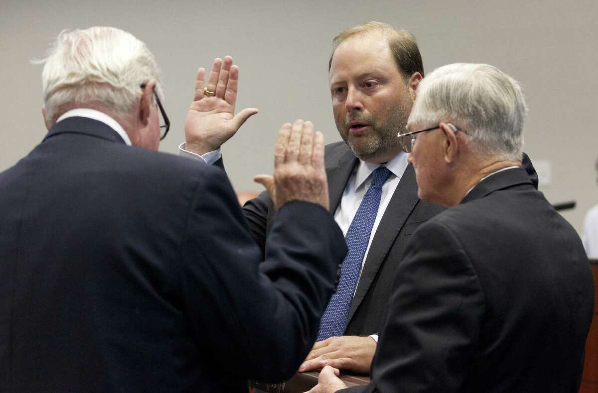 Coon, Czajkoski sworn in during Conroe special council session