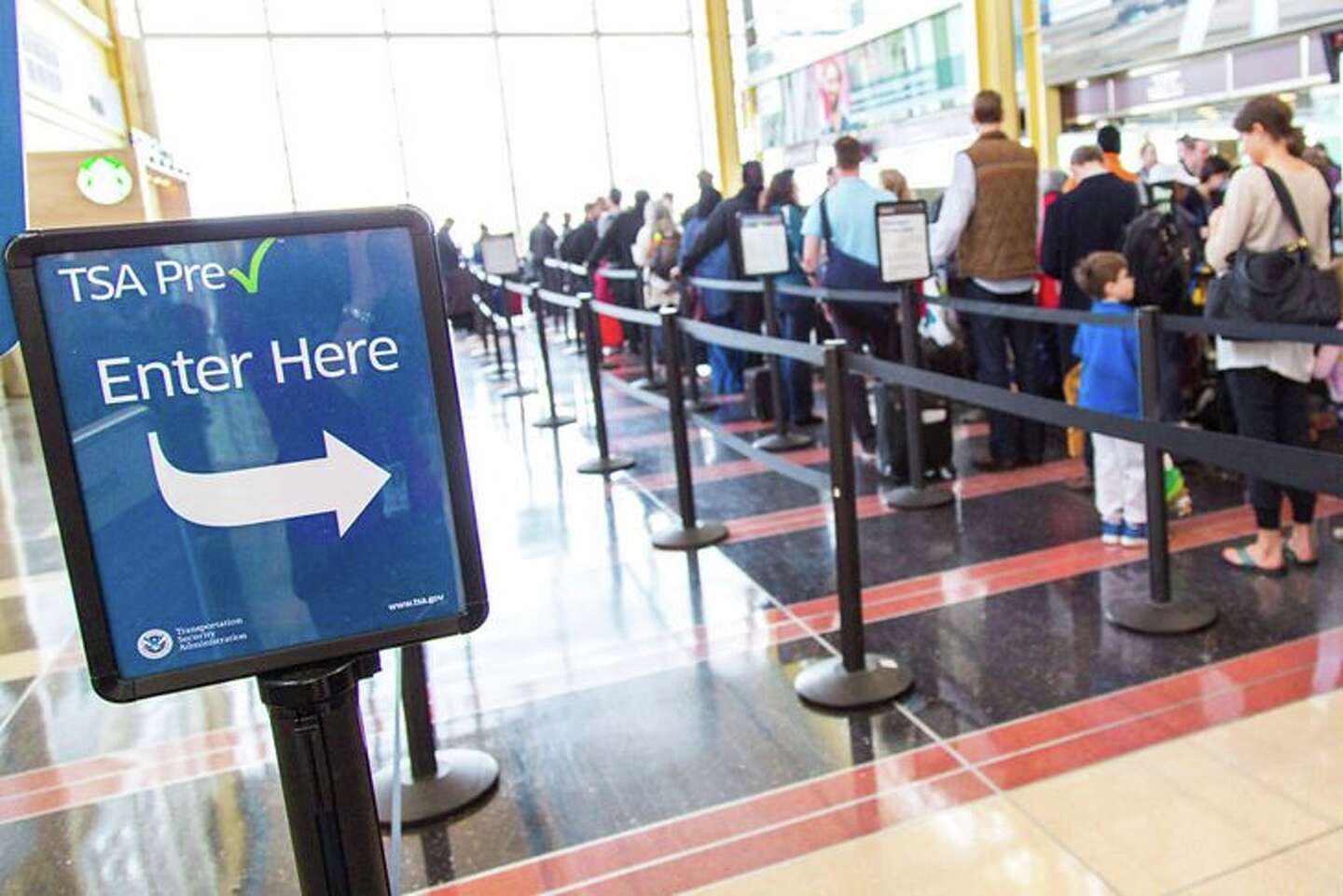 United offers free or discounted CLEAR fast-lane memberships