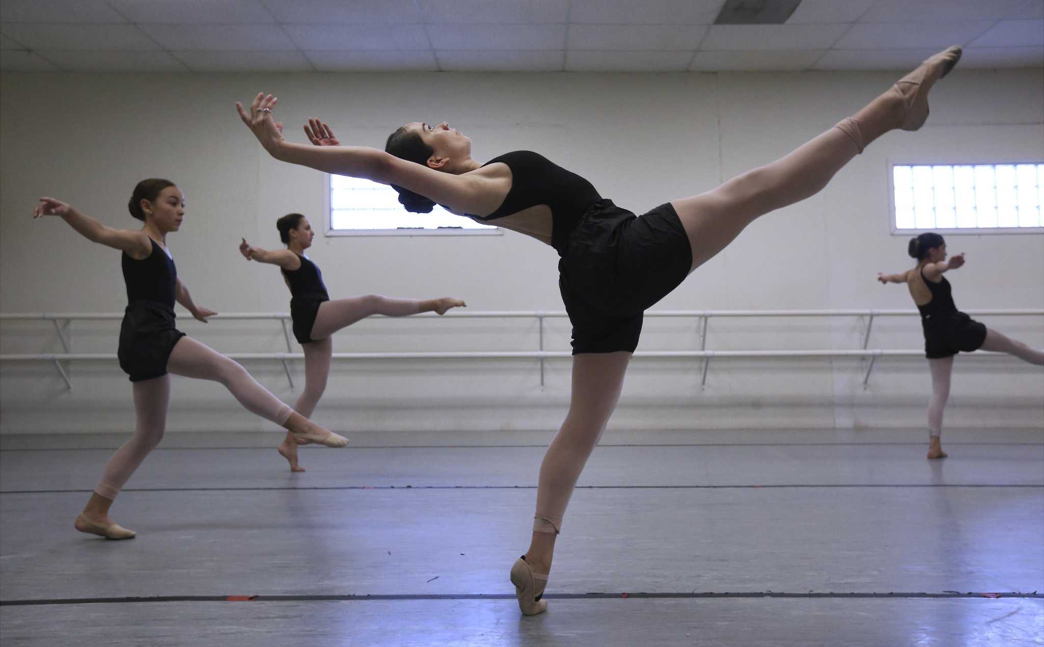 Expressing the turmoil of schizophrenia through ballet