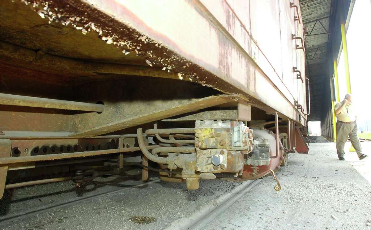 Photos: Restored caboose unveiled at port