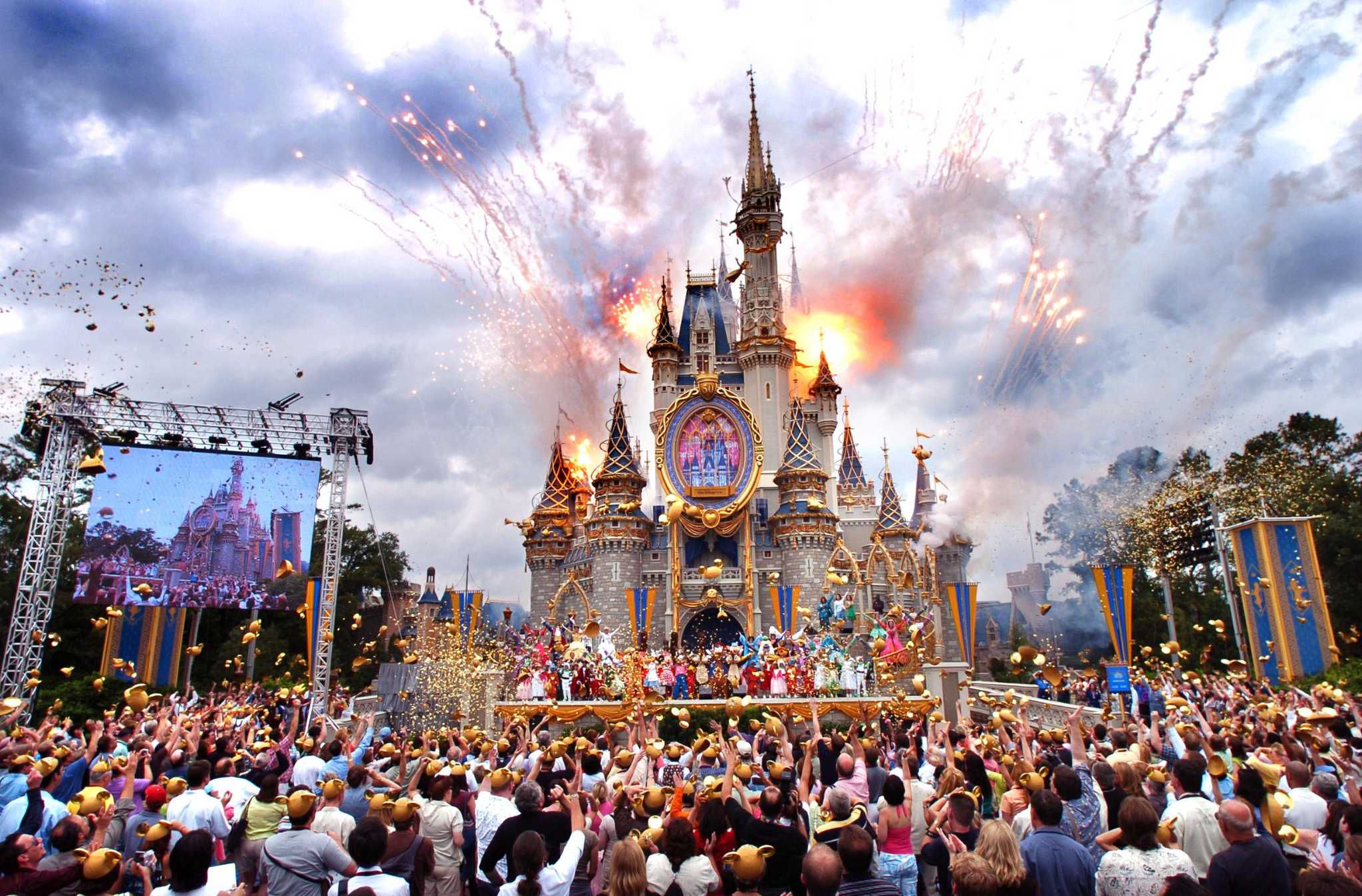 Mickey Mouse can hug, sign autographs again at Disney parks