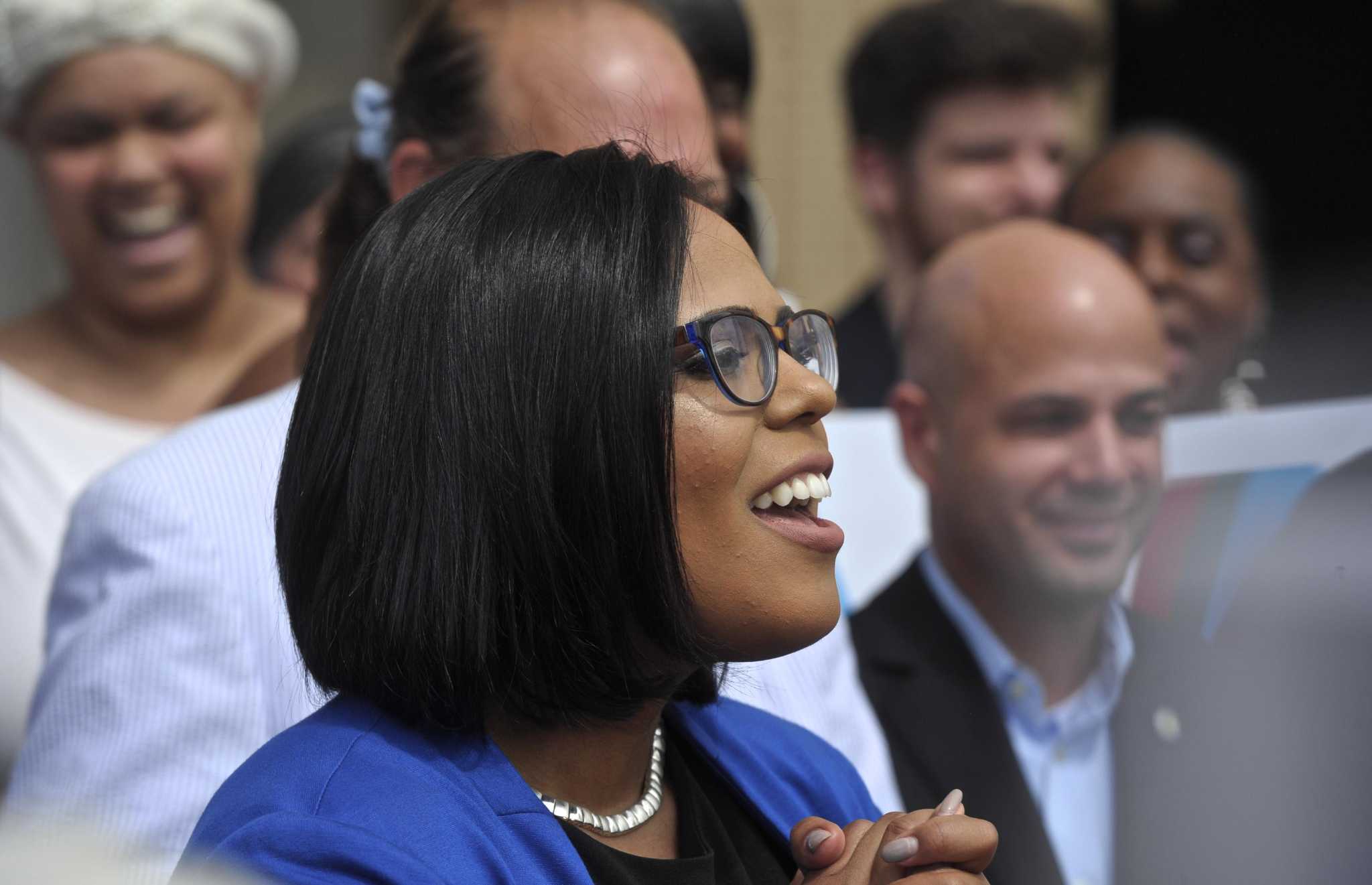 Dan Haar: Eva’s unapologetic challenge gears up for key vote
