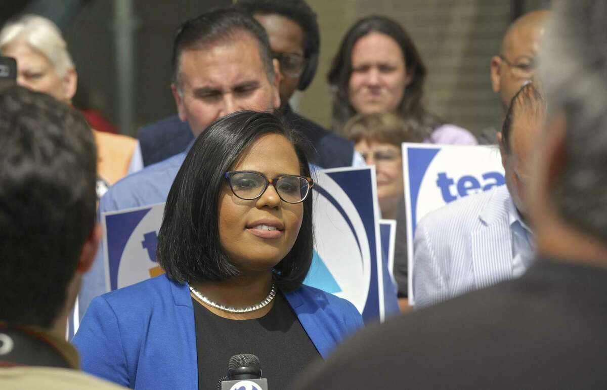 Dan Haar: Eva’s unapologetic challenge gears up for key vote