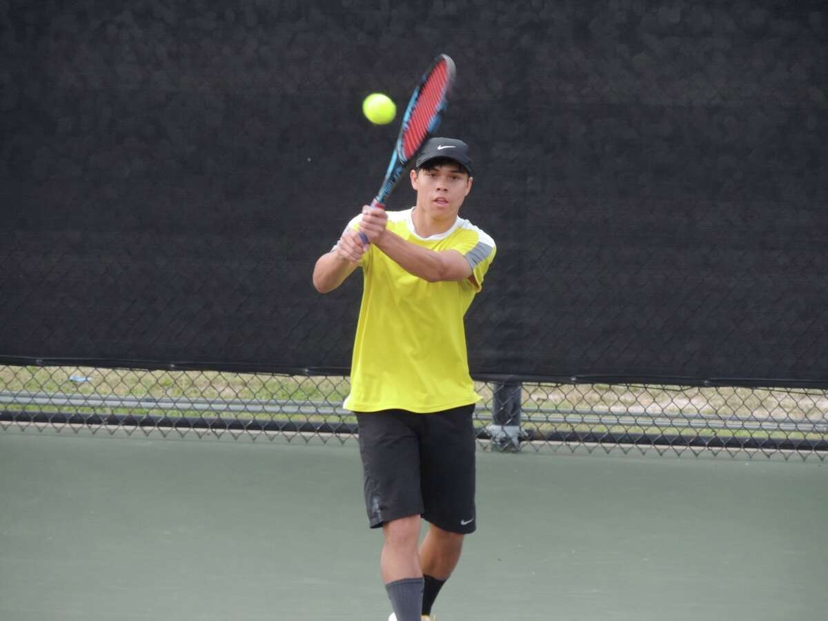 HS TENNIS: Grady's Gibson wins third state title, makes history