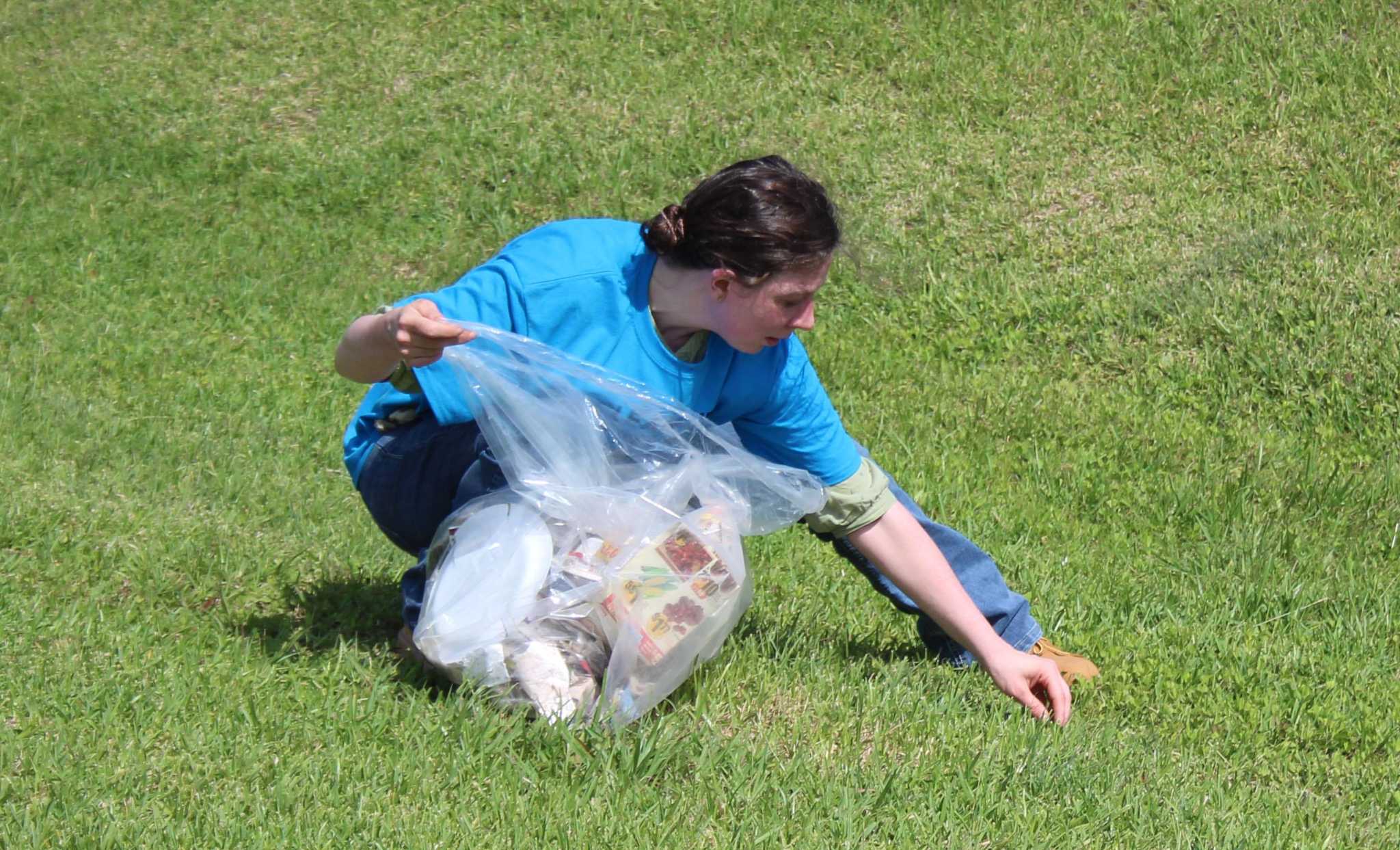 Community pitches in to Clean Up Cleveland
