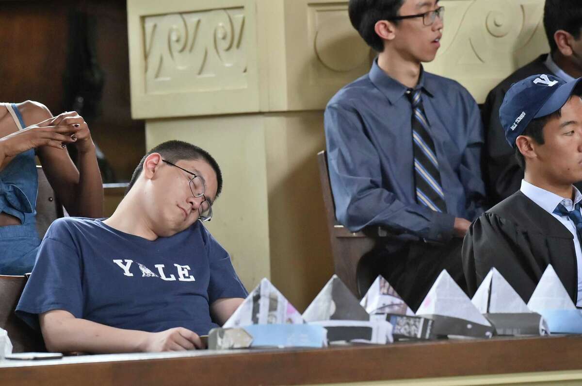 Hillary Clinton tells Yale seniors they need resiliency to meet ...