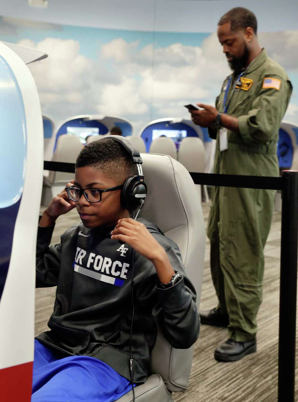 Houston students simulate Lindbergh’s historic flight