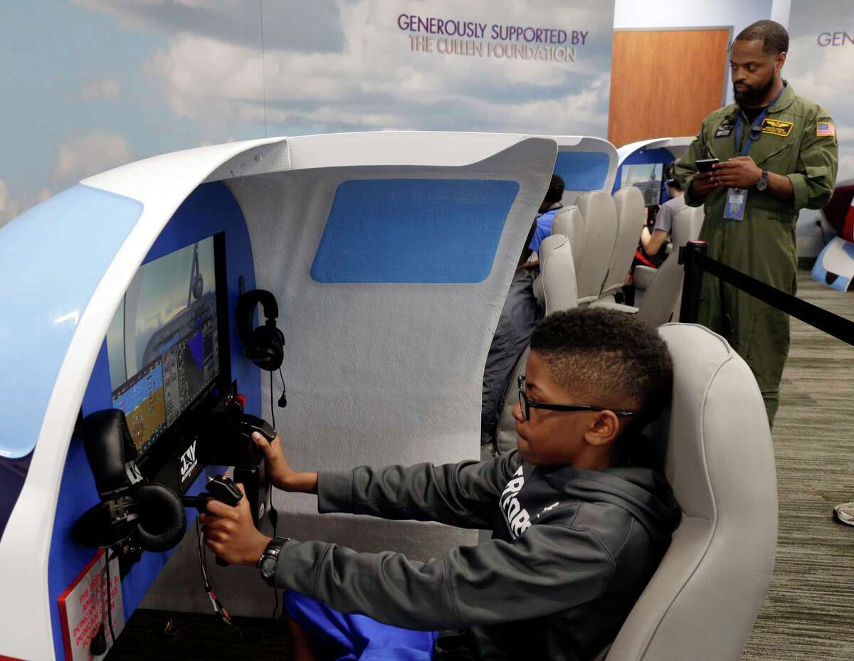 Houston students simulate Lindbergh’s historic flight