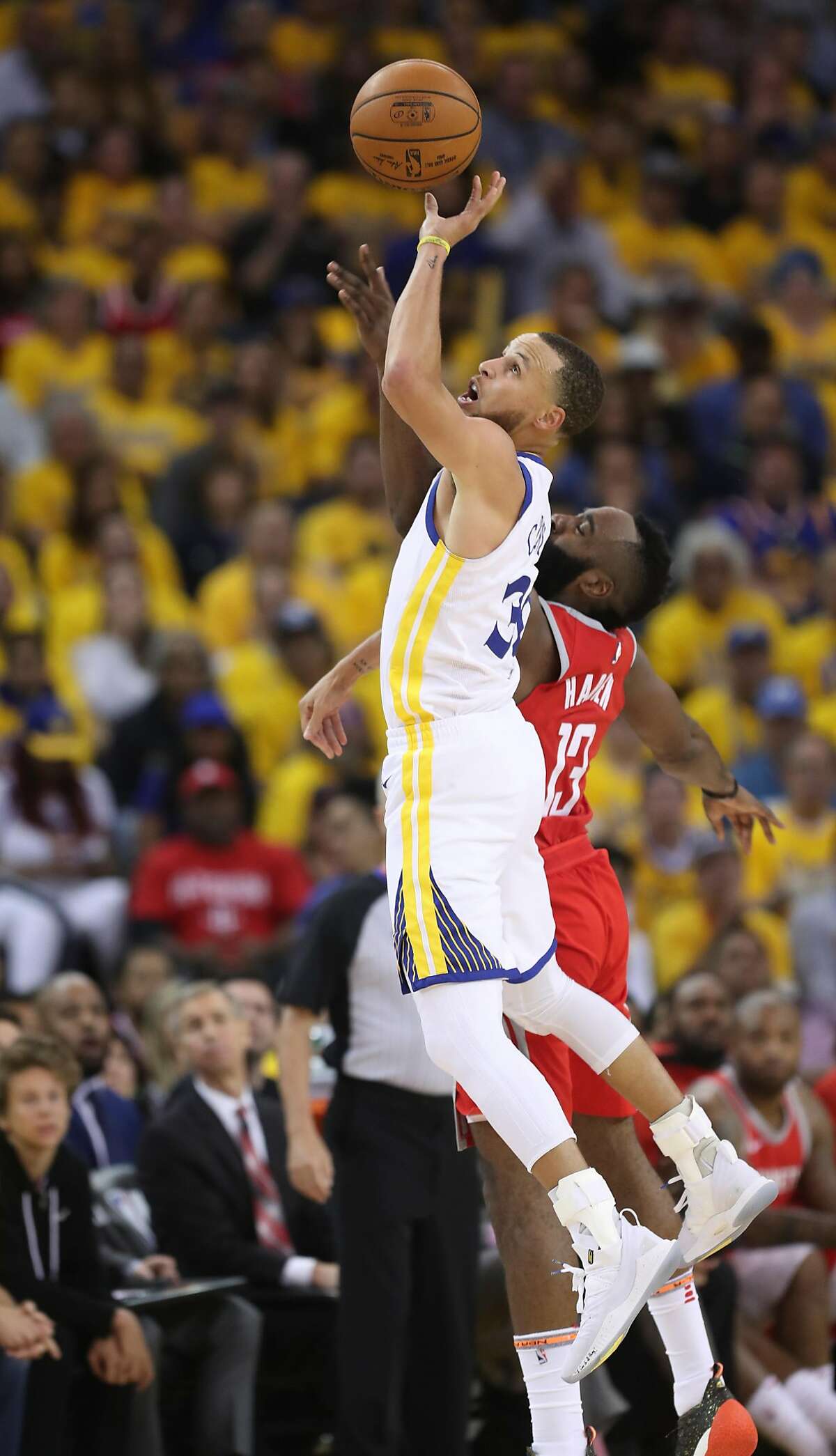 Stephen Curry dazzles as Warriors take 2-1 series lead over Rockets