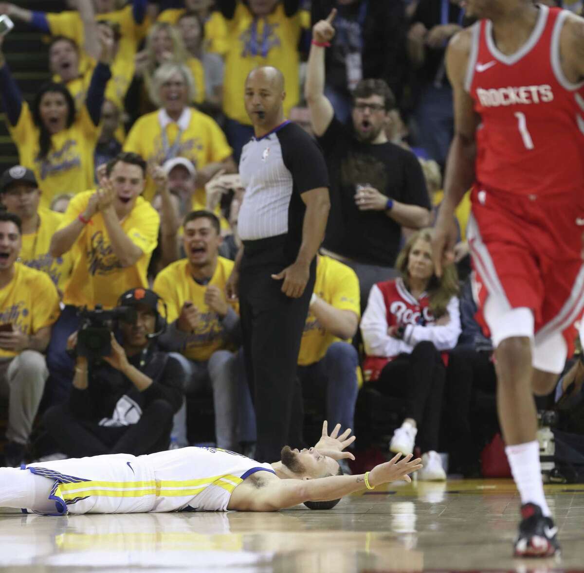 Stephen Curry dazzles as Warriors take 2-1 series lead over Rockets