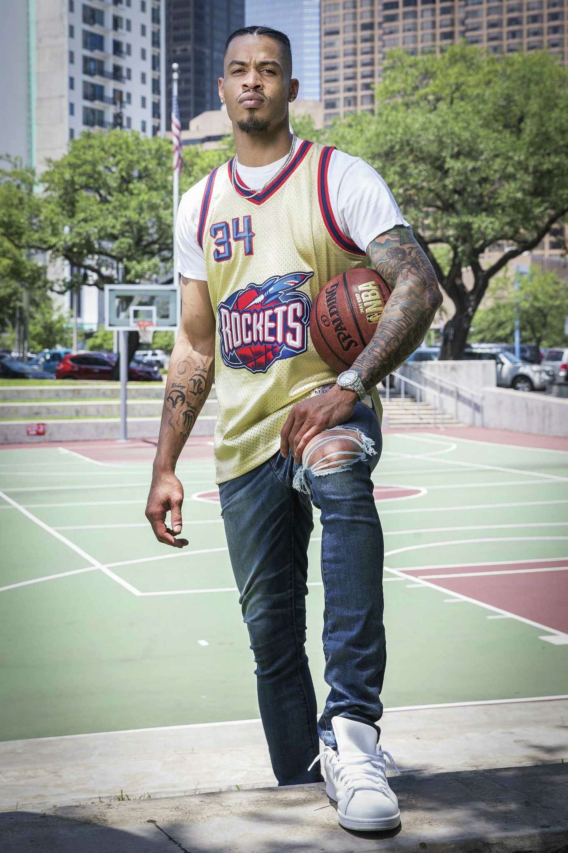 Rockets' Gerald Green and his lucky Robert Horry throwbacks