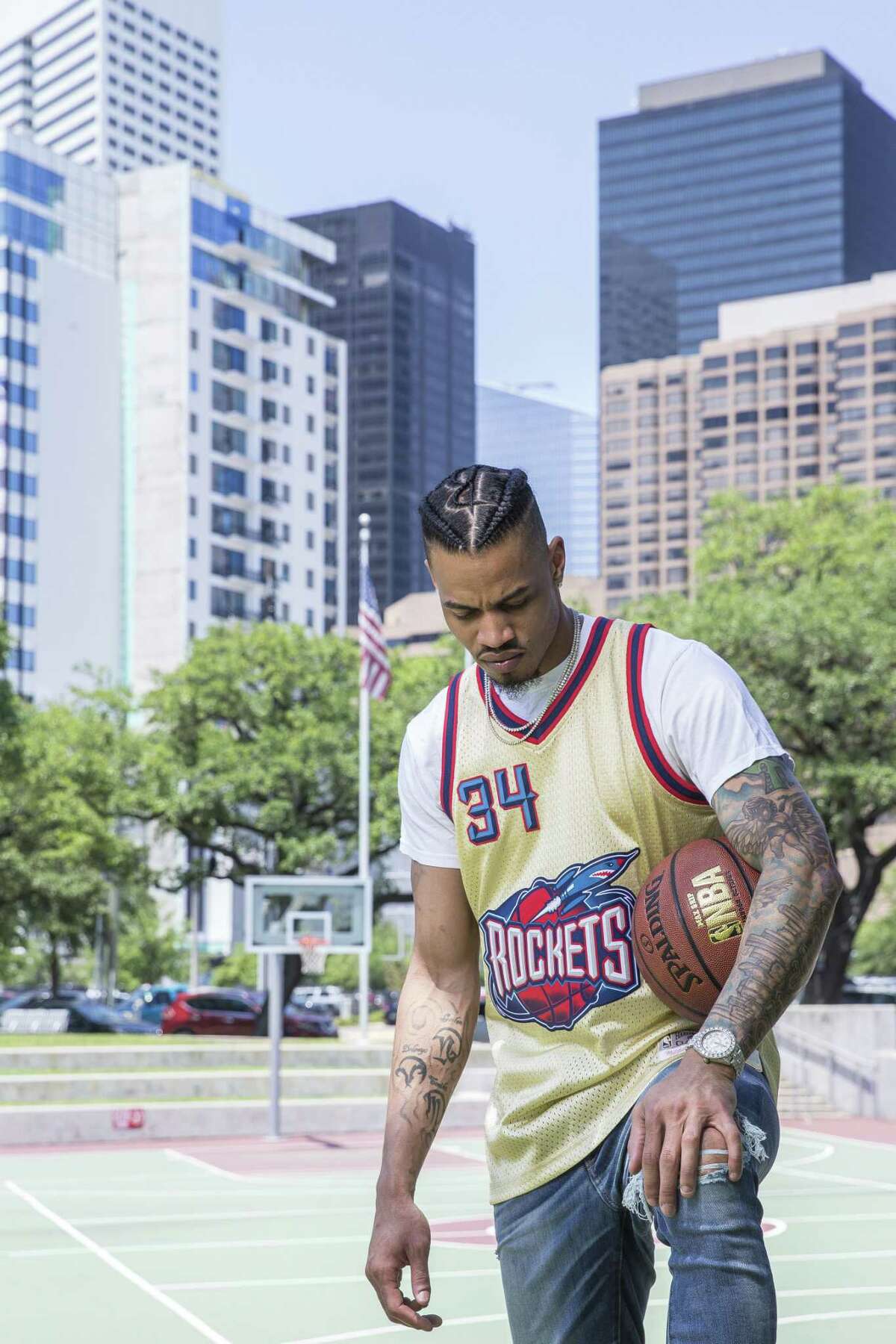 Rockets' Gerald Green and his lucky Robert Horry throwbacks