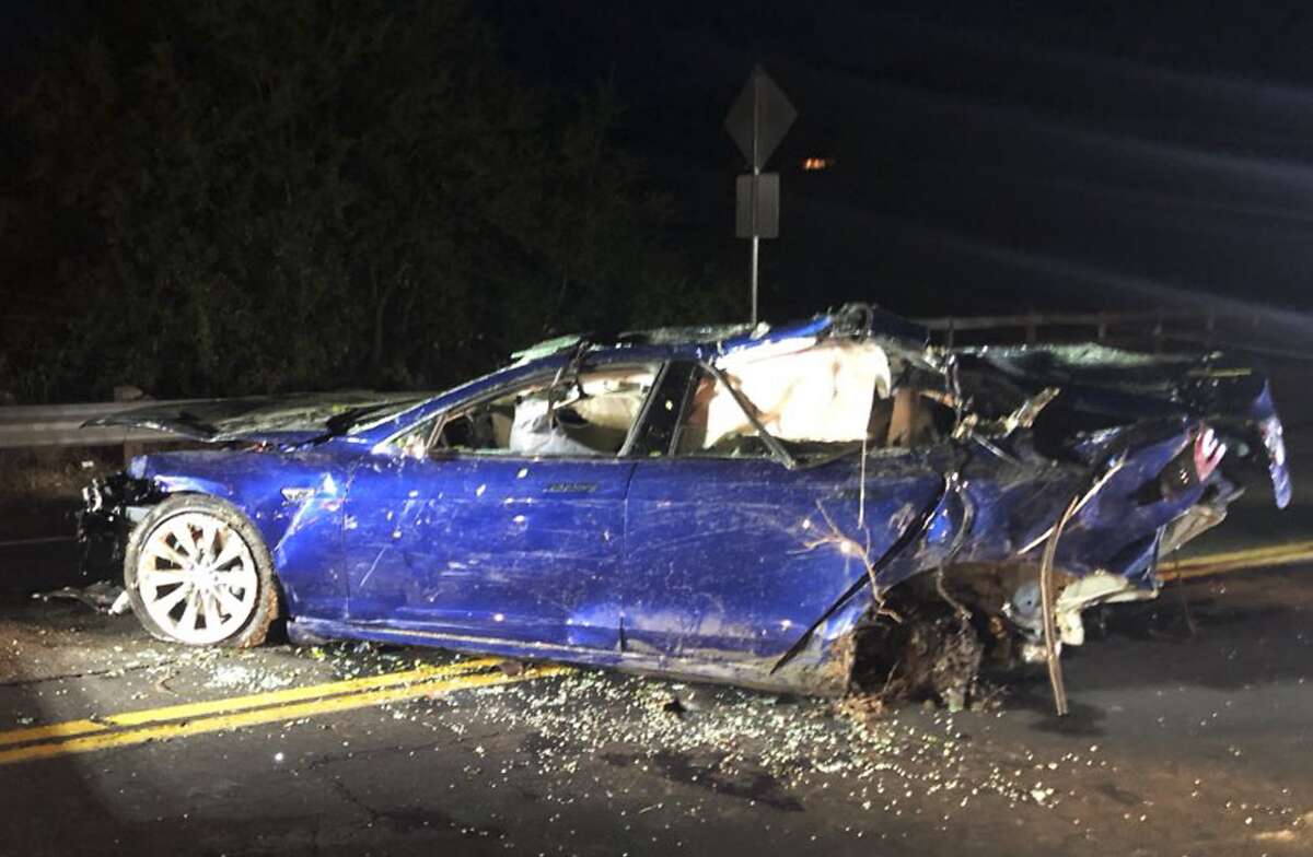 Tesla In Fatal Pond Crash Not On Autopilot Company Says