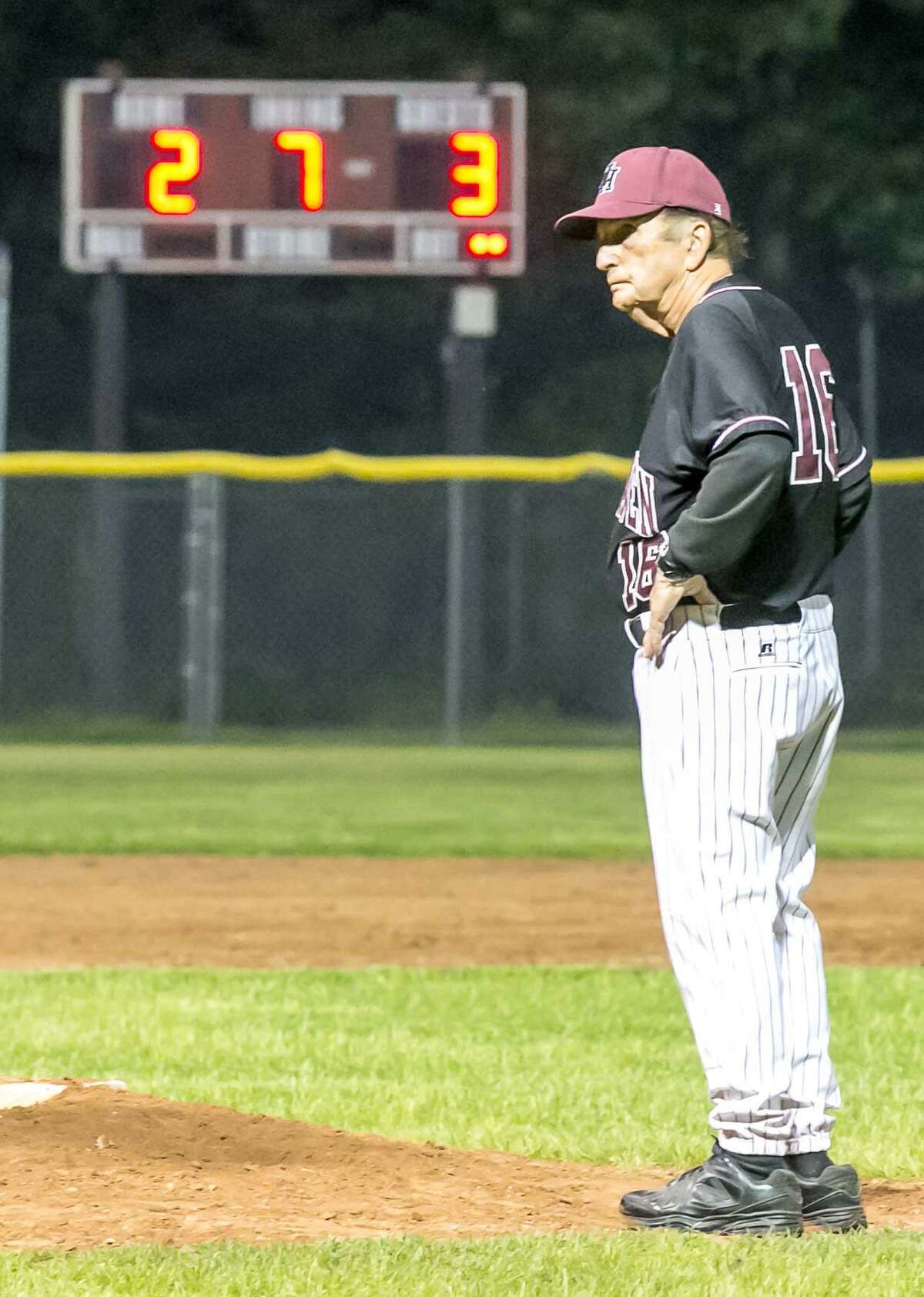 Baseball: Bob DeMayo earns 900th career win