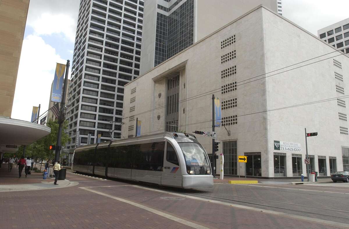 Former Sakowitz building, adjacent office tower hits market as energy ...