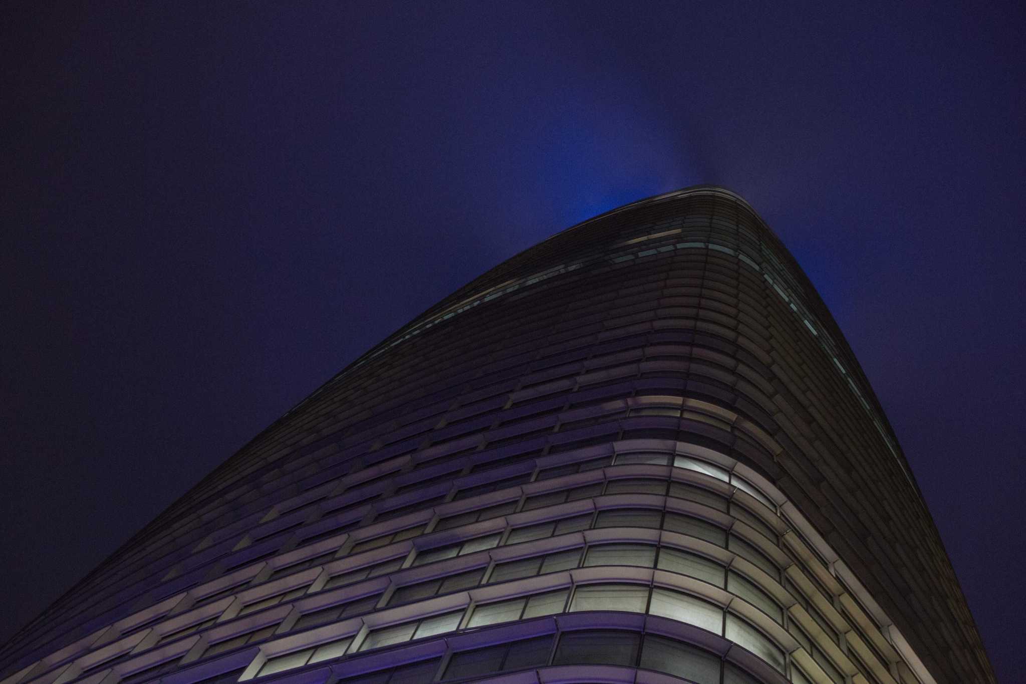 Salesforce Tower light show loses out to the SF fog
