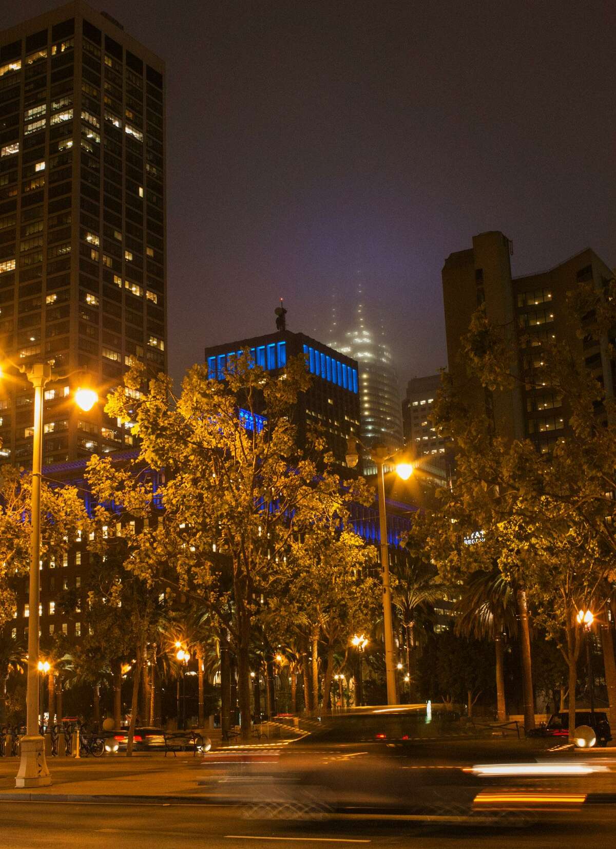 Salesforce Tower light show loses out to the SF fog