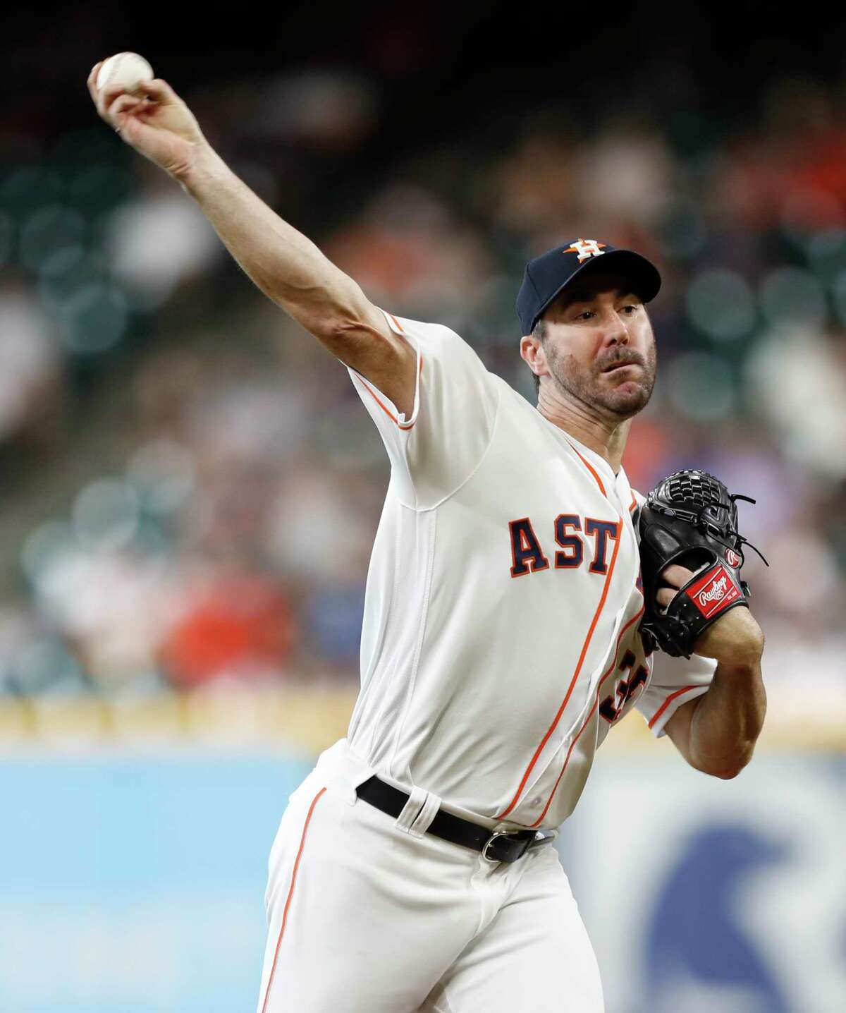 Astros give Justin Verlander run support, win over Giants