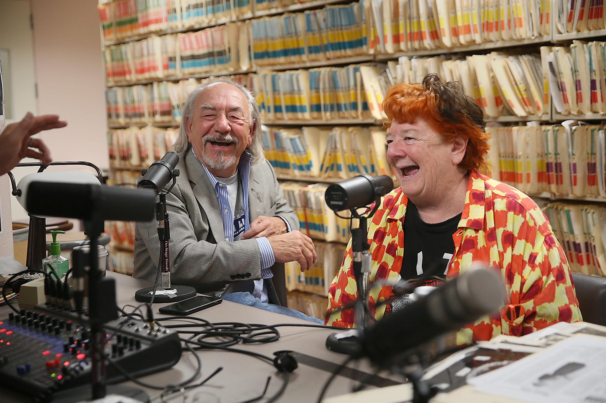 Standup political comic Will Durst makes sure his career isn’t going places